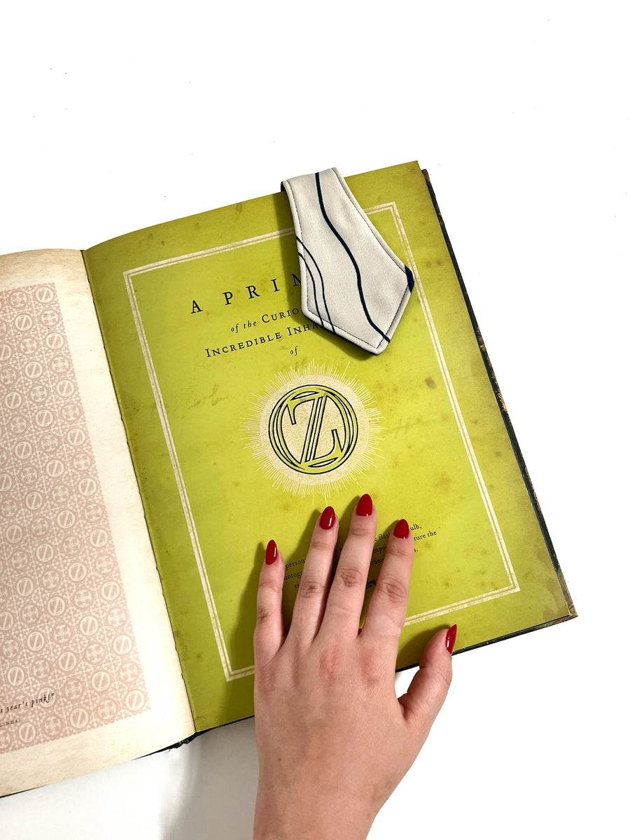 Wicked, Shiz University Bookmark – Scenery