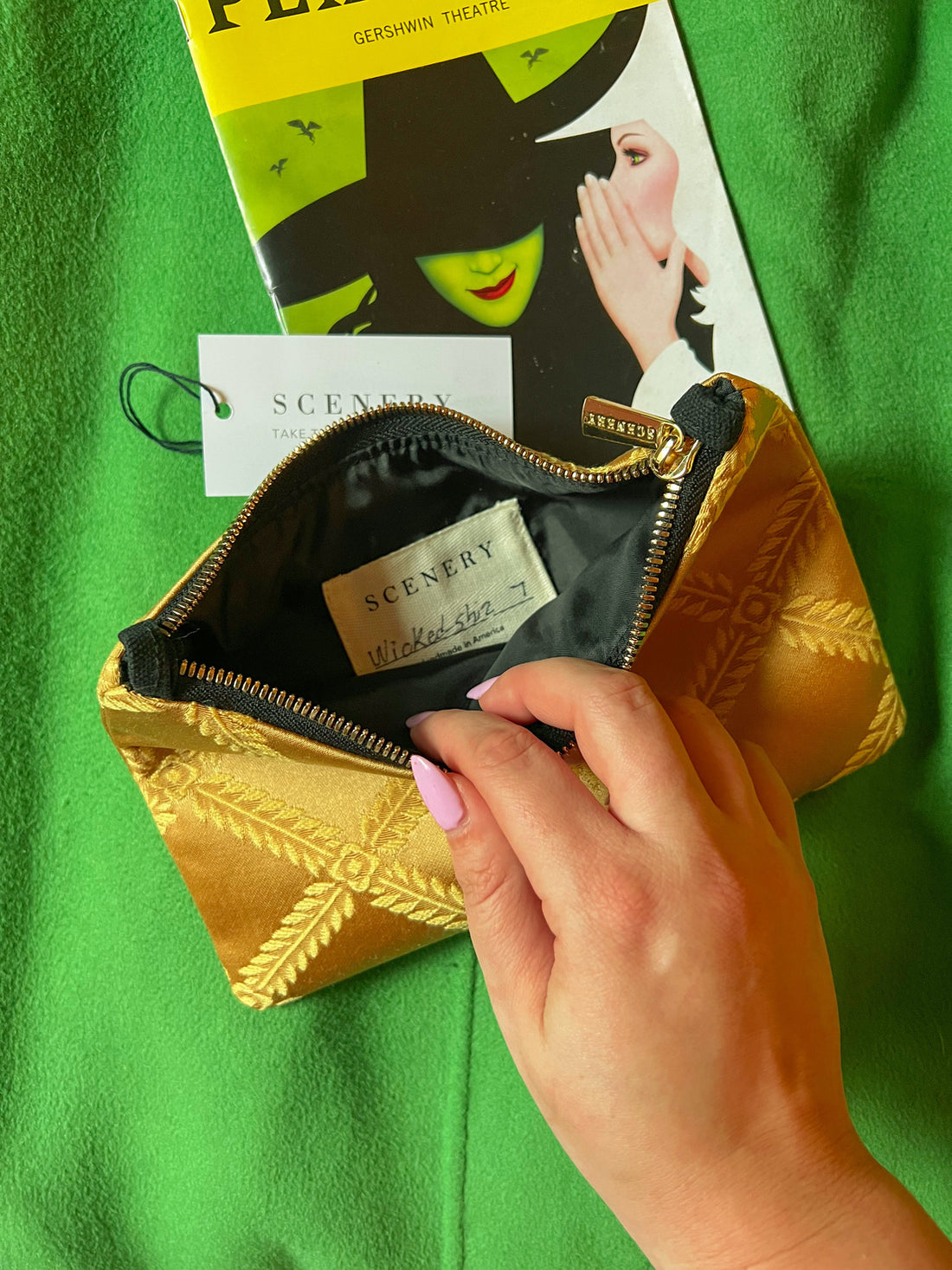 WICKED Shiz University Bag Broadway (With loops) – Scenery